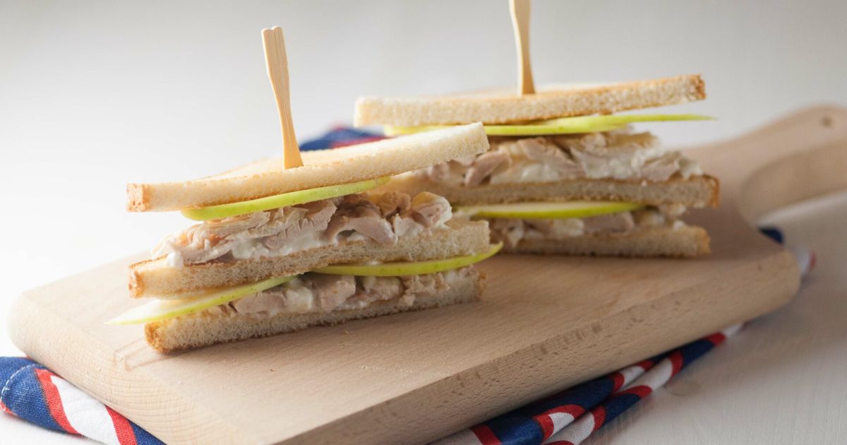 Maxi toast con pollo, stracchino e mela verde:
